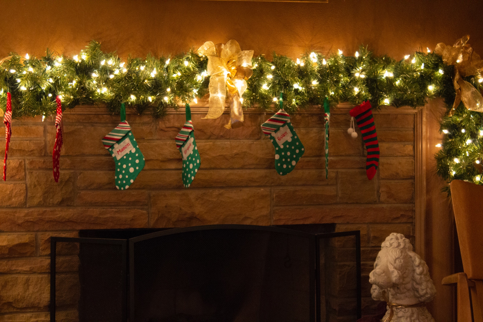 12 Wonderful Christmas Traditions Your Family Will Love | THE Magic ...